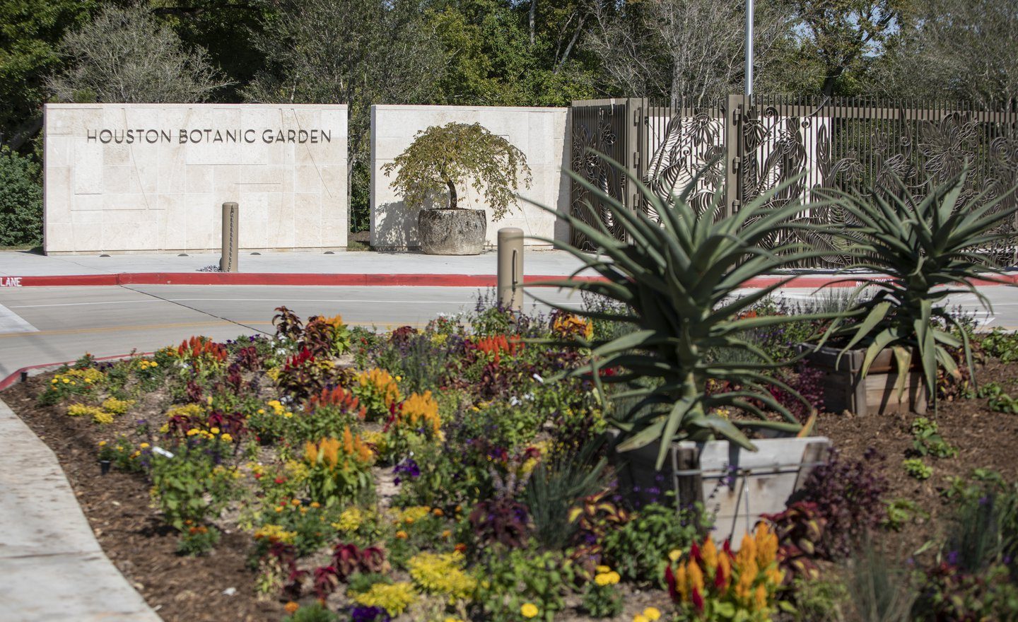 Park Place Entry | Houston Botanic Garden